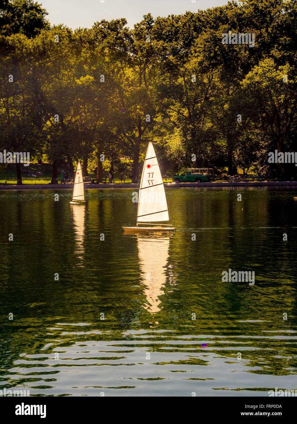 Toy boats and pond hi-res stock photography and images - Alamy