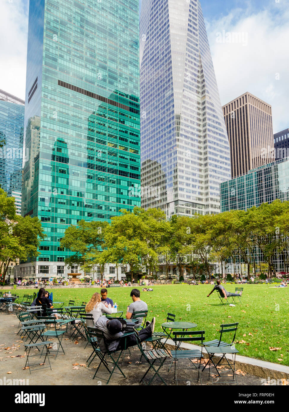 Bryant park hi-res stock photography and images - Alamy