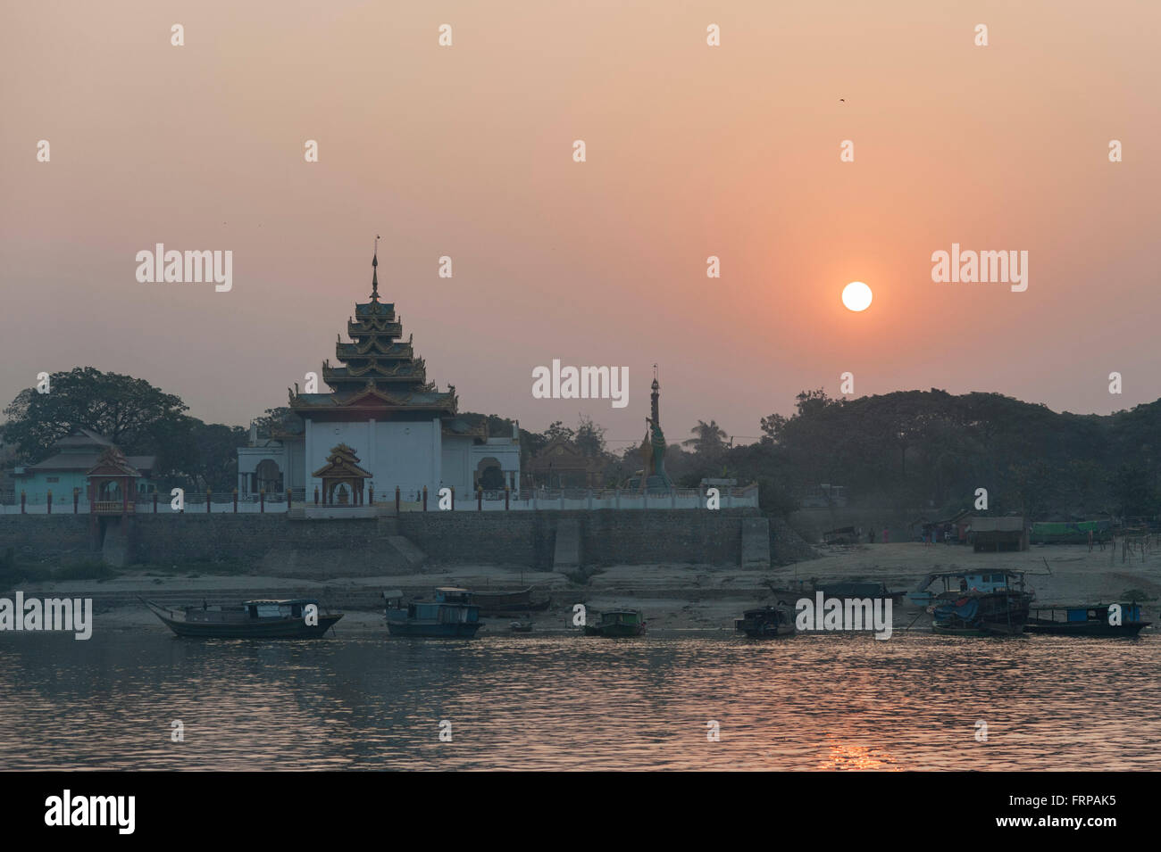 Irrawaddy river myanmar boat hi-res stock photography and images - Alamy