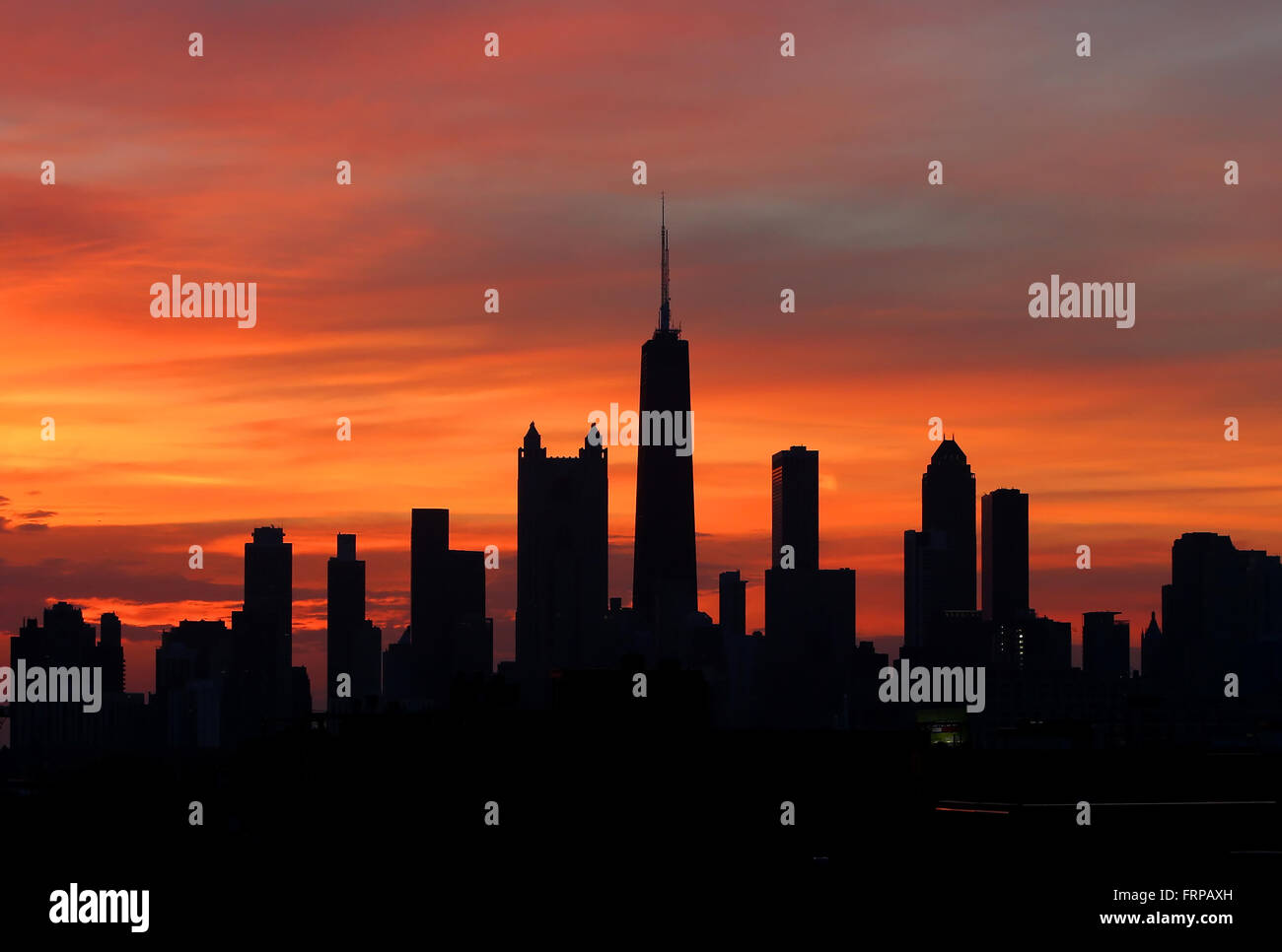 Chicago skyline at sunrise hi-res stock photography and images - Alamy