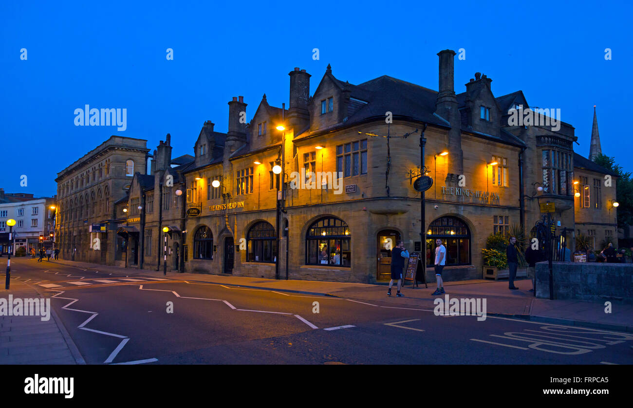 Kings Head Inn salisbury, UK Stock Photo - Alamy