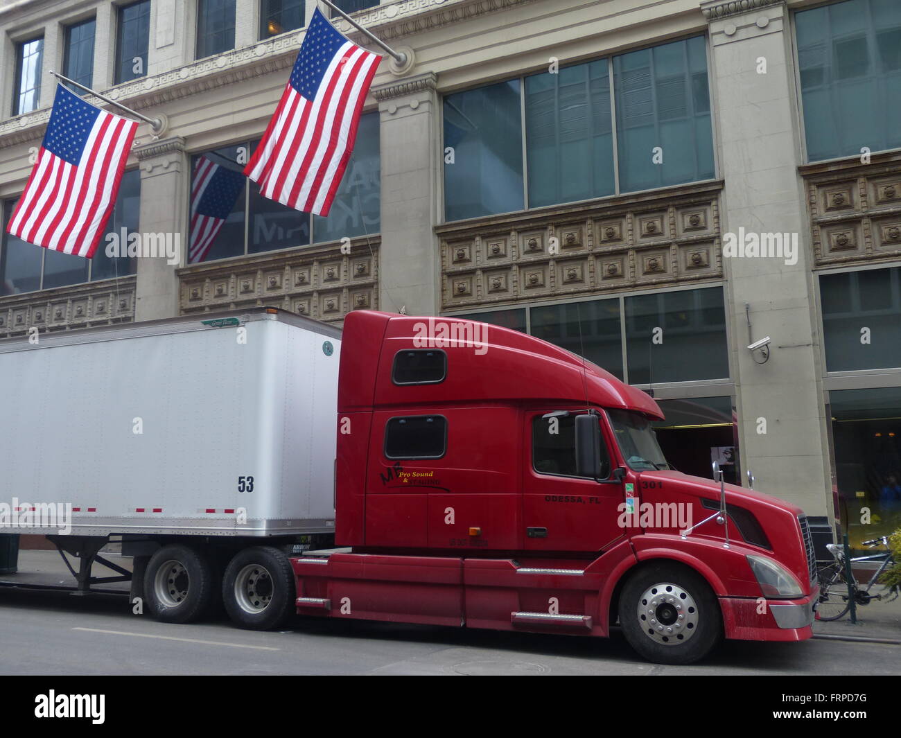 Tractor trailer delivery Stock Photo - Alamy