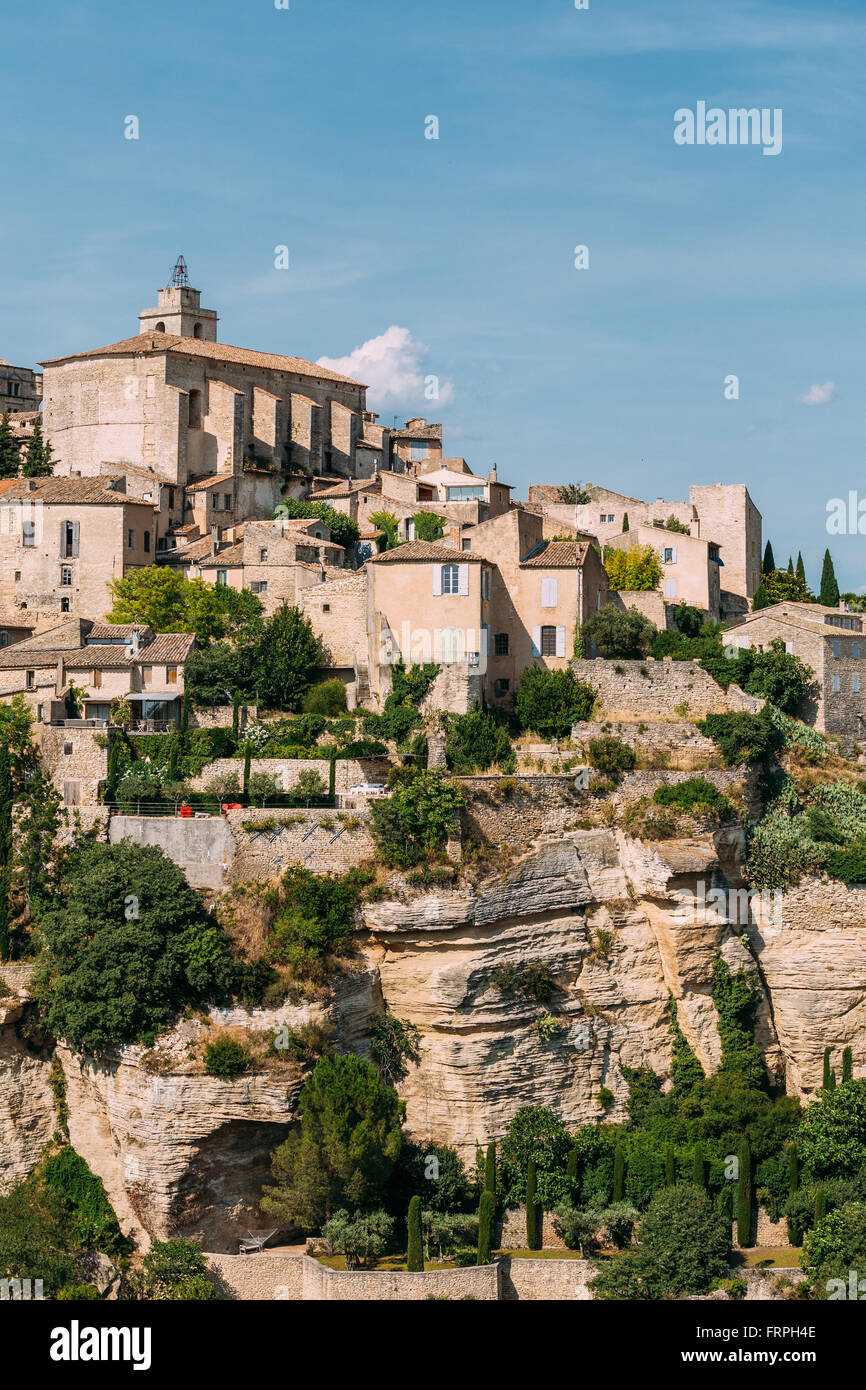 Beautiful scenic view of medieval hilltop village of Gordes in Provence ...