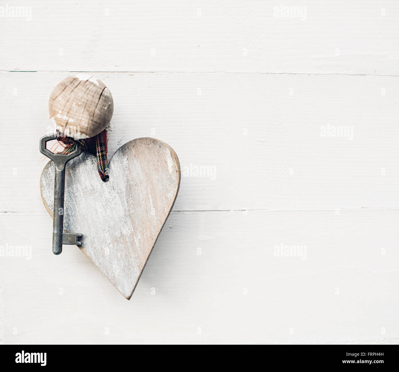 Old key decorative heart hi-res stock photography and images - Alamy