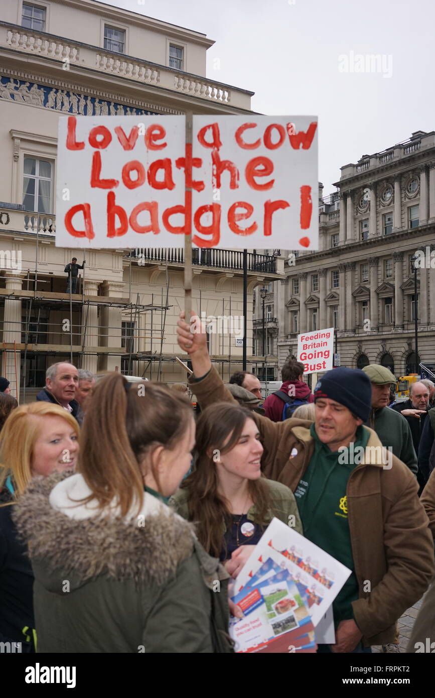 London, UK. 23rd March, 2016. Hundreds of farmers assembly for the FFA ...