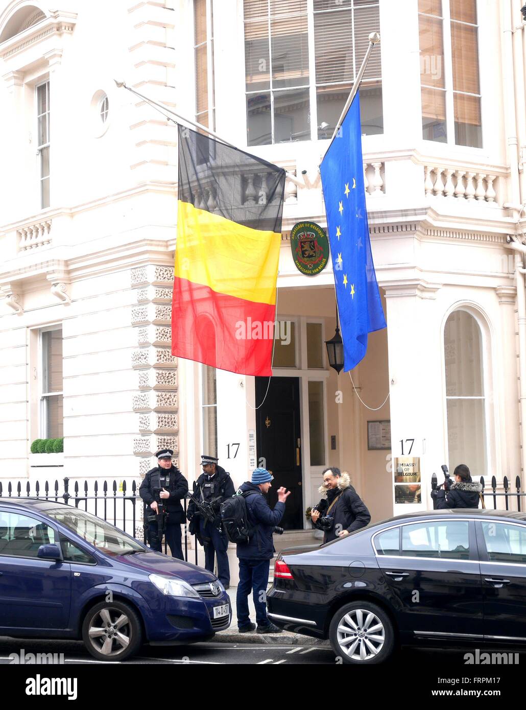 Embassy guard hi-res stock photography and images - Alamy