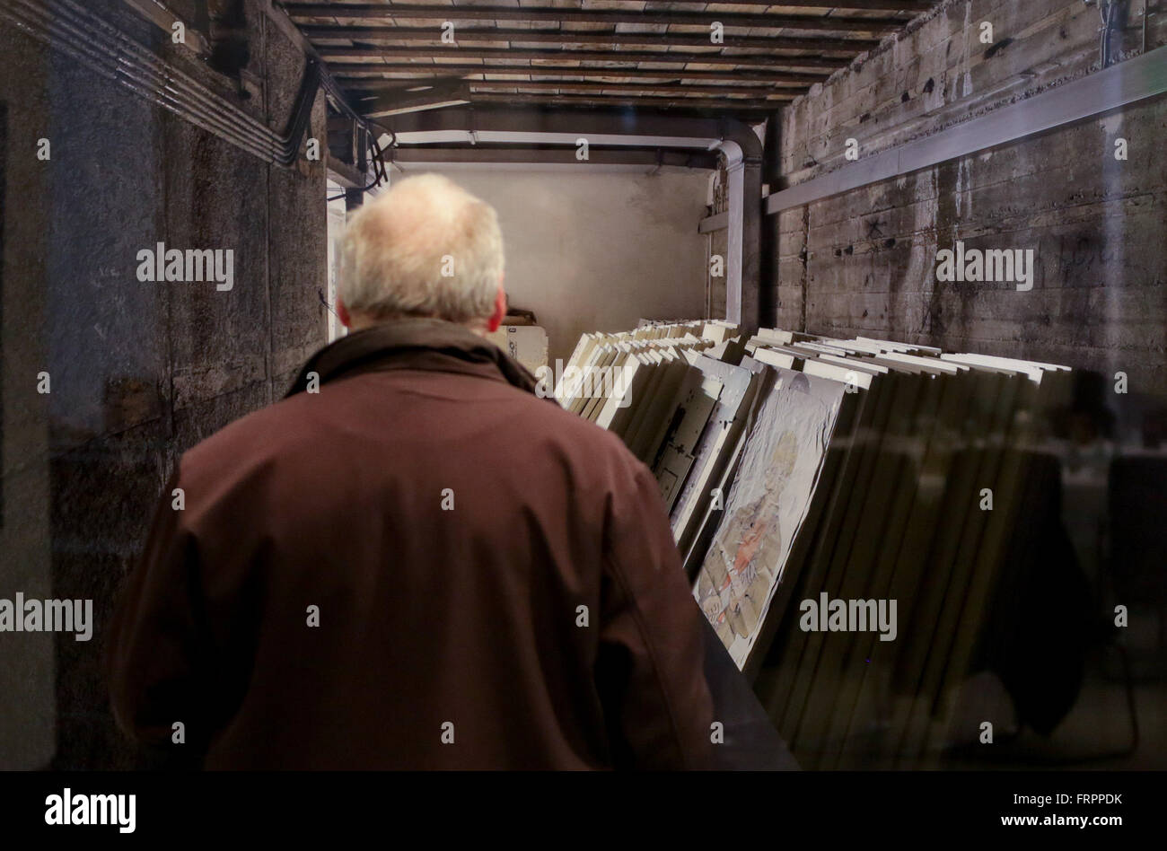 Hamburg, Germany. 23rd Mar, 2016. A man looks at a picture of the BND ...