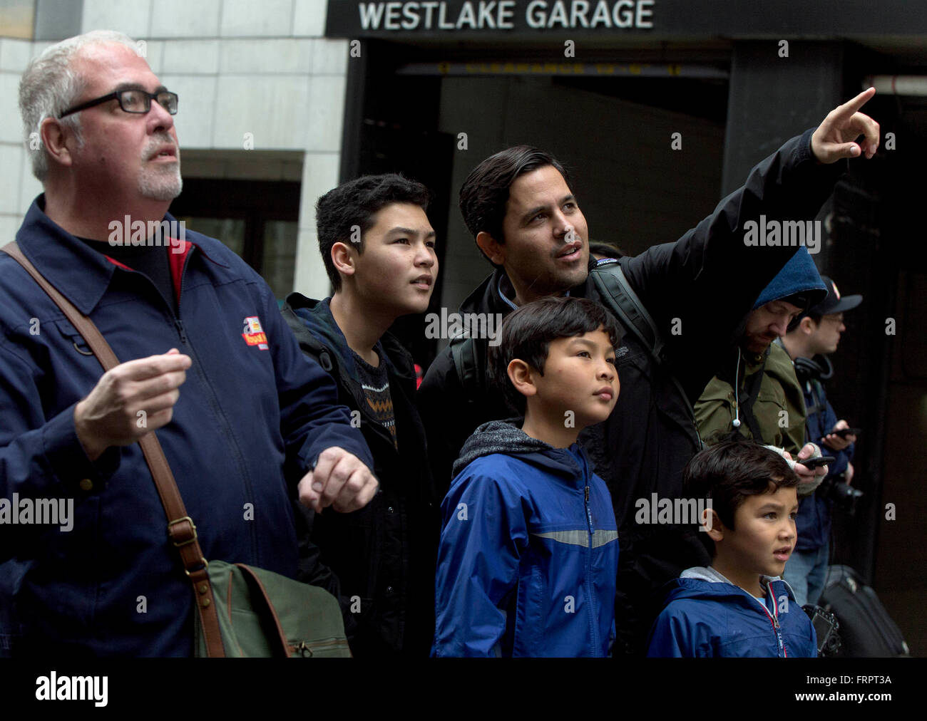 2016 man in tree sequoia hi-res stock photography and images - Alamy