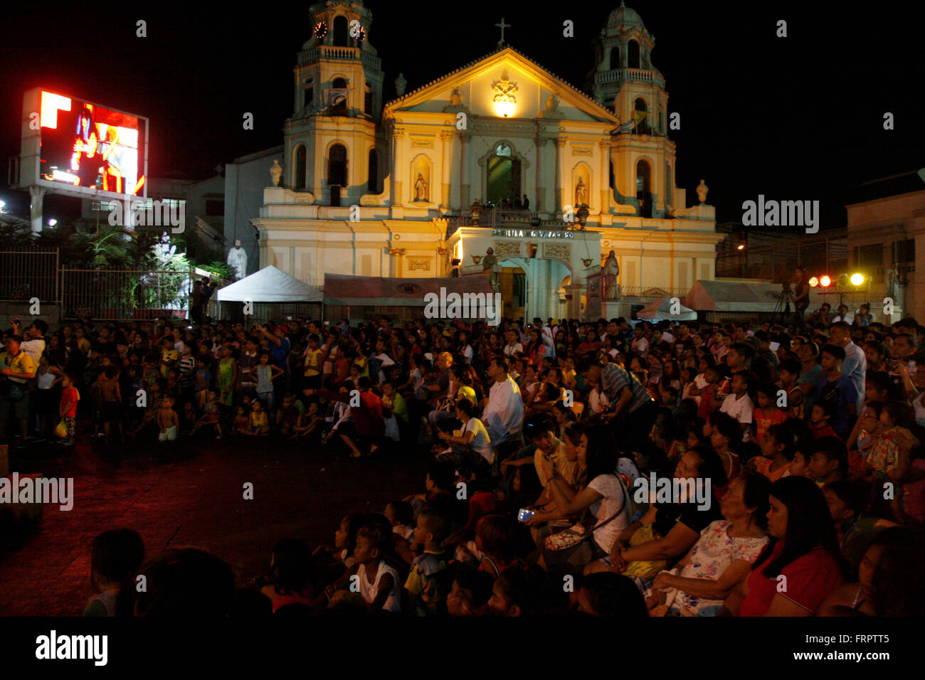 Manila, Philippines. 23rd Mar, 2016. Filipinos watch as young ...