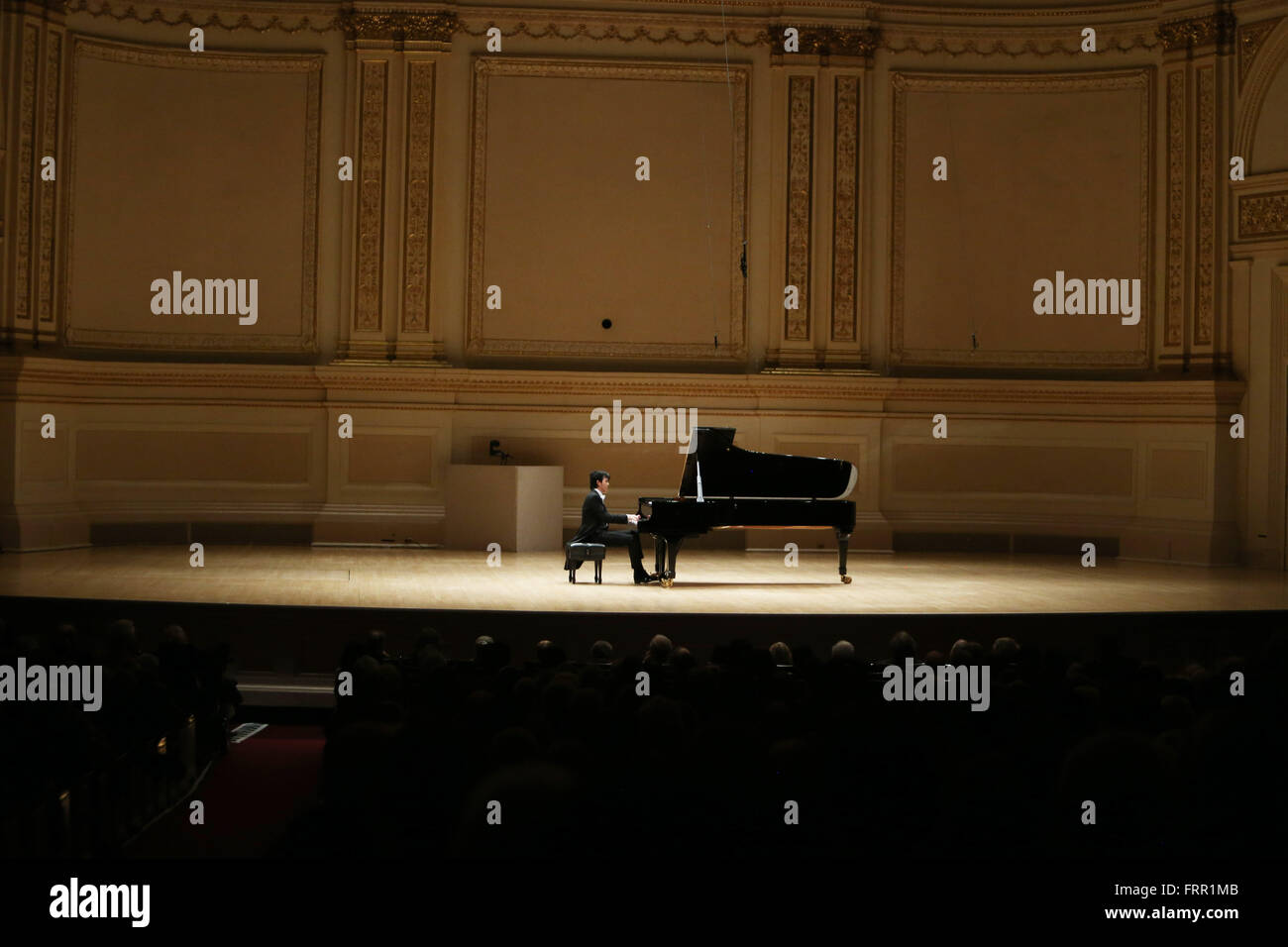 Li yundi hi-res stock photography and images - Alamy