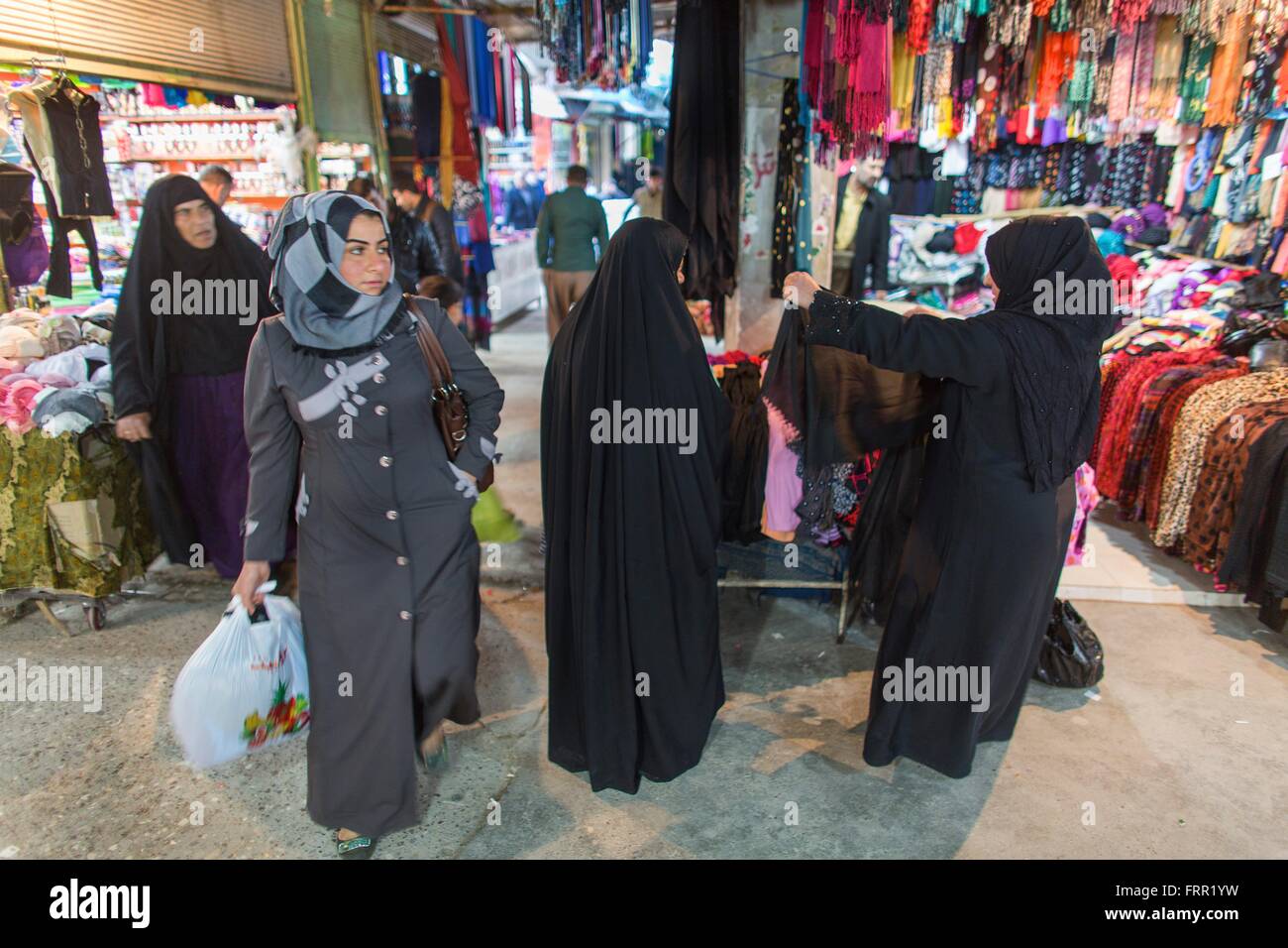 Iraq women shopping at the market in Kalar, Northern Iraq Stock Photo ...