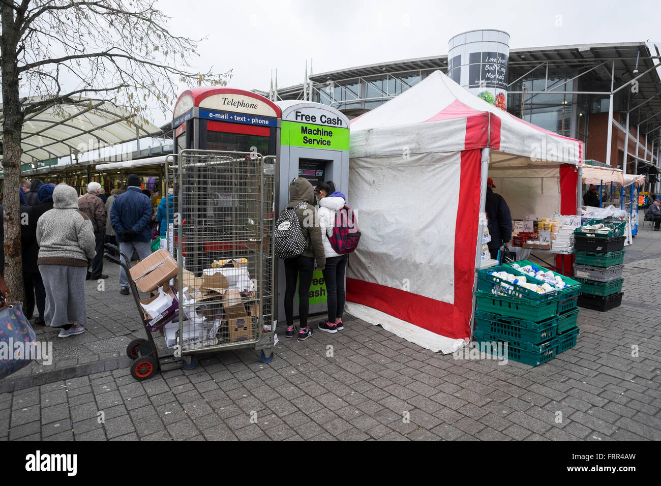 Using the cash machine hi-res stock photography and images - Alamy