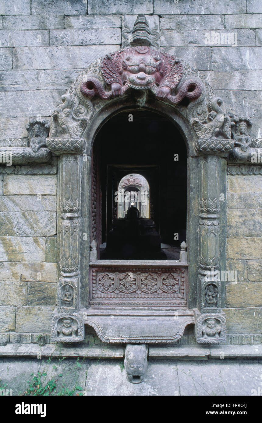 Entrance of pashupatinath temple hi-res stock photography and images ...