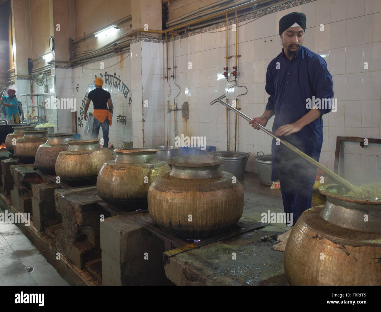 Bangla sahib gurudwara delhi kitchen hi-res stock photography and ...