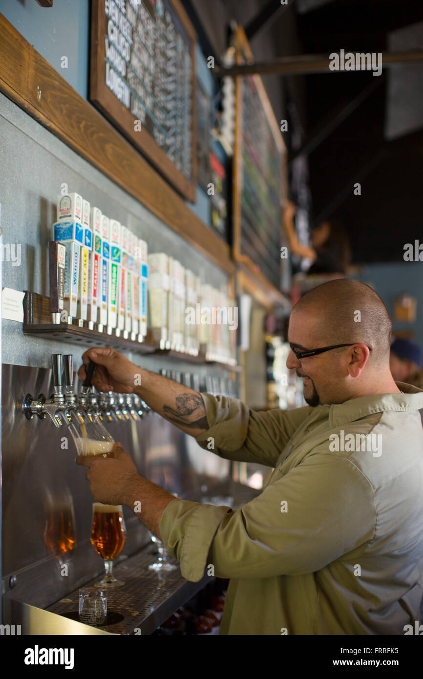 Adults tap out hi-res stock photography and images - Alamy