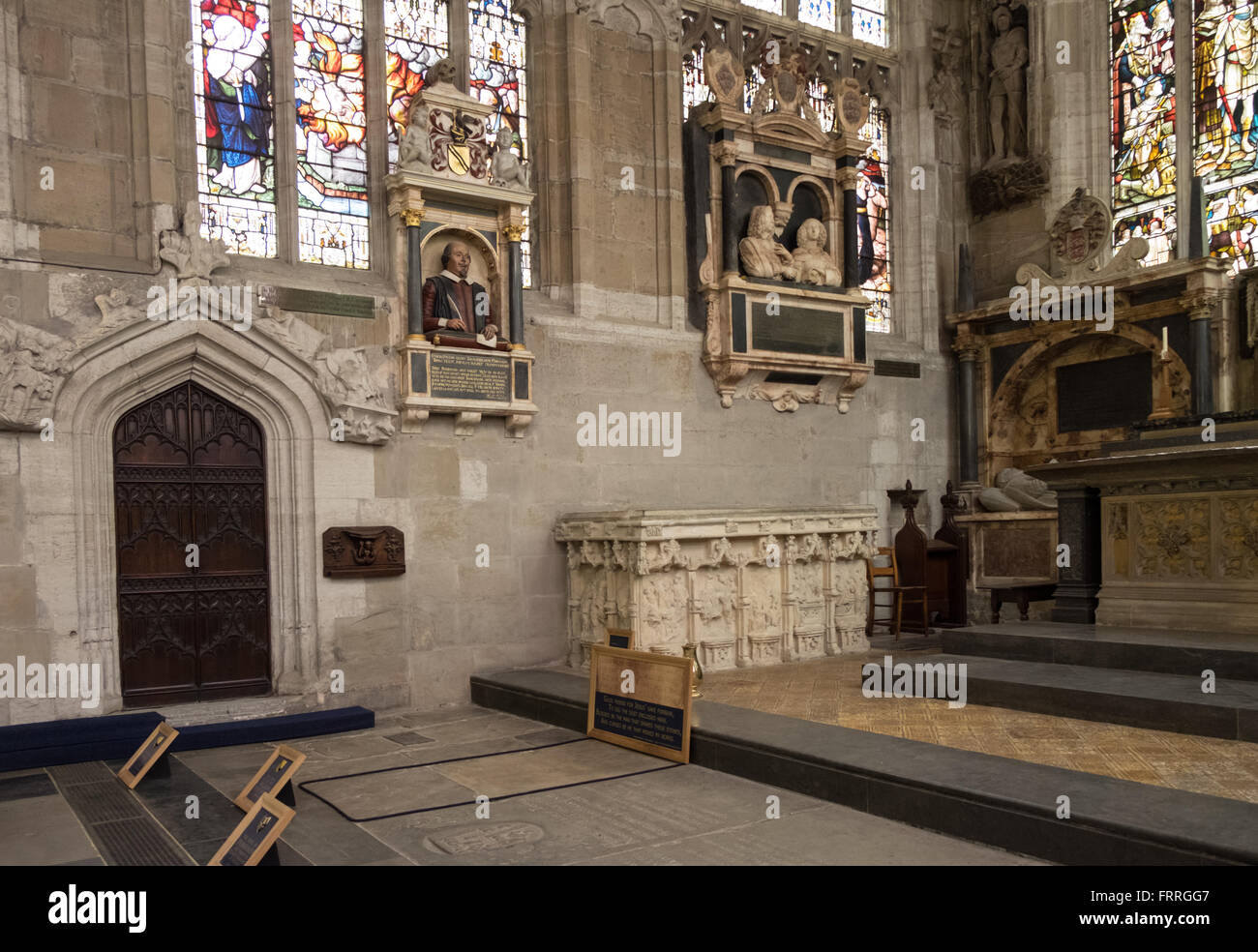 Shakespeare's grave and monument in the Church of the Holy Trinity ...