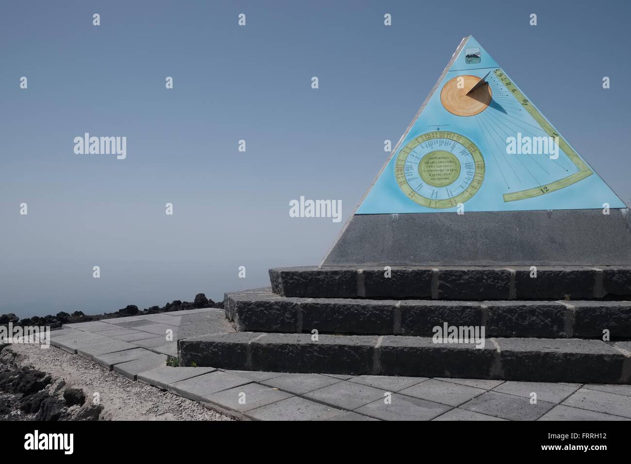 Sundial pyramid hi-res stock photography and images - Alamy
