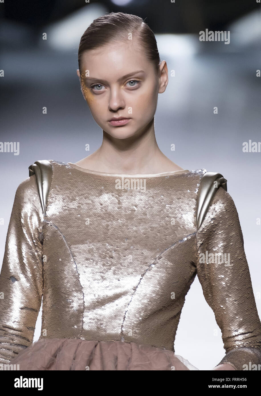 Madrid Fashion Week Fall/Winter 2016/2017 - Maya Hansen - Catwalk ...