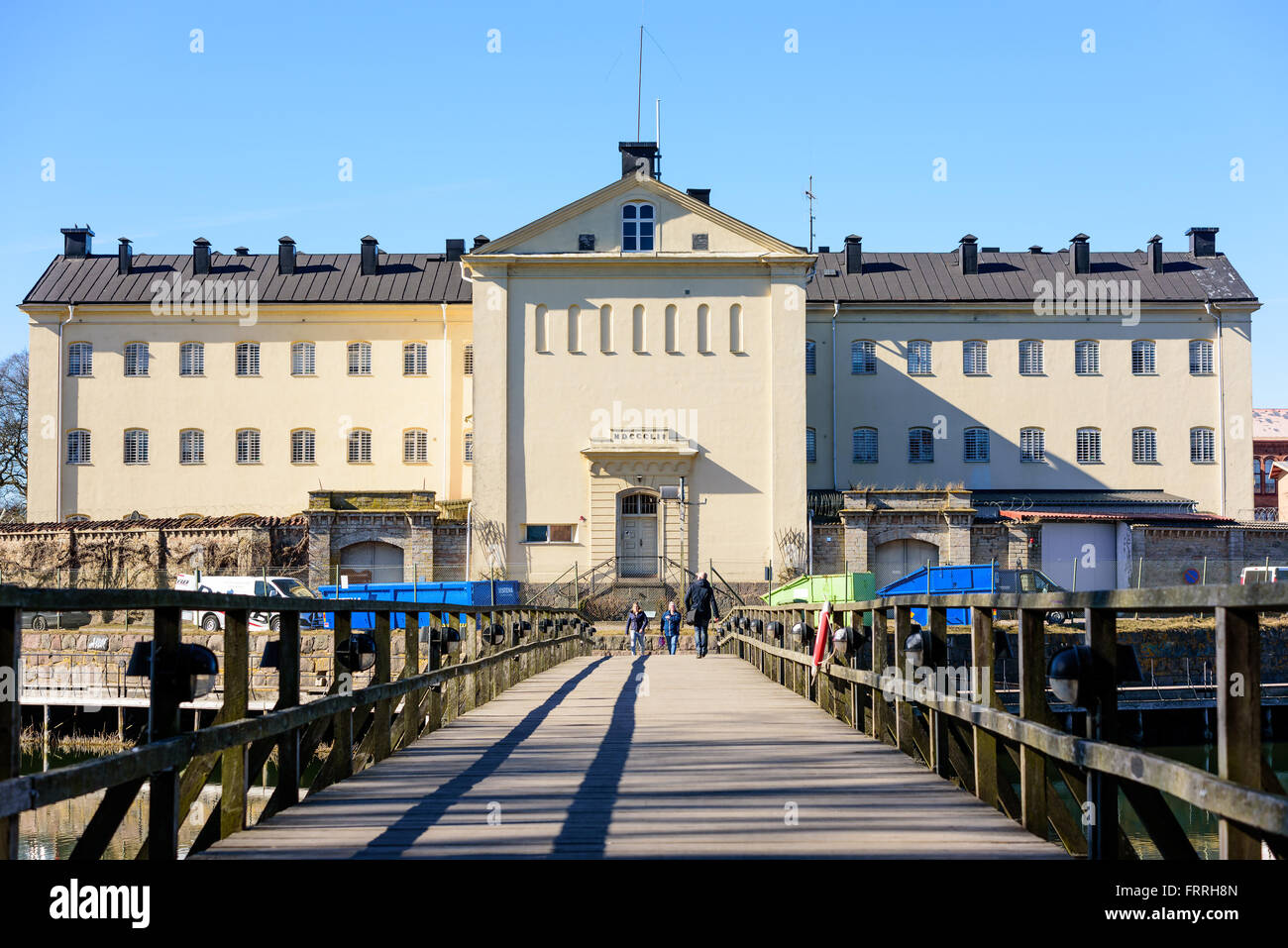 Prison wire gate hi-res stock photography and images - Alamy