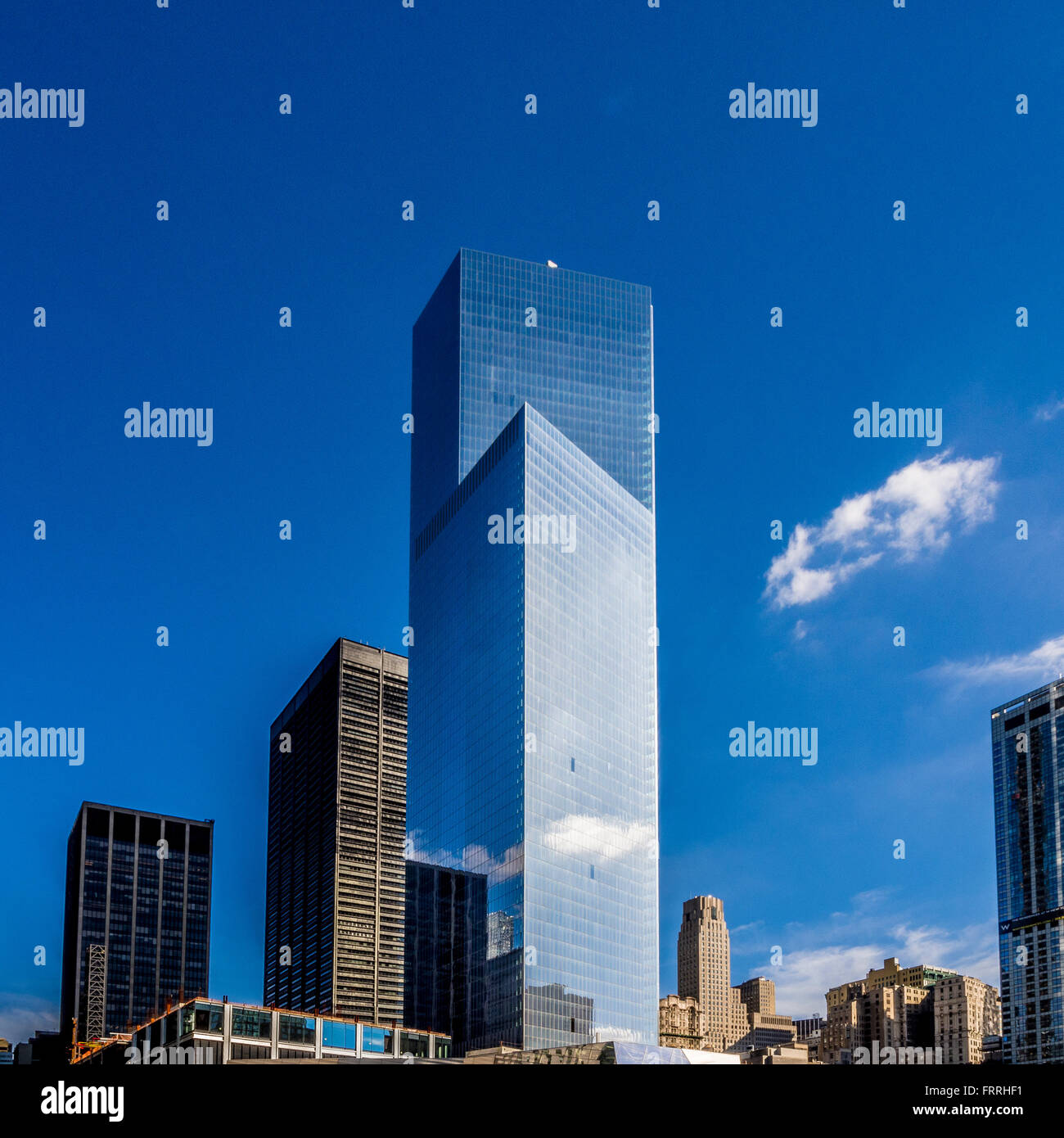 Glass offices modern glass buildings hi-res stock photography and ...