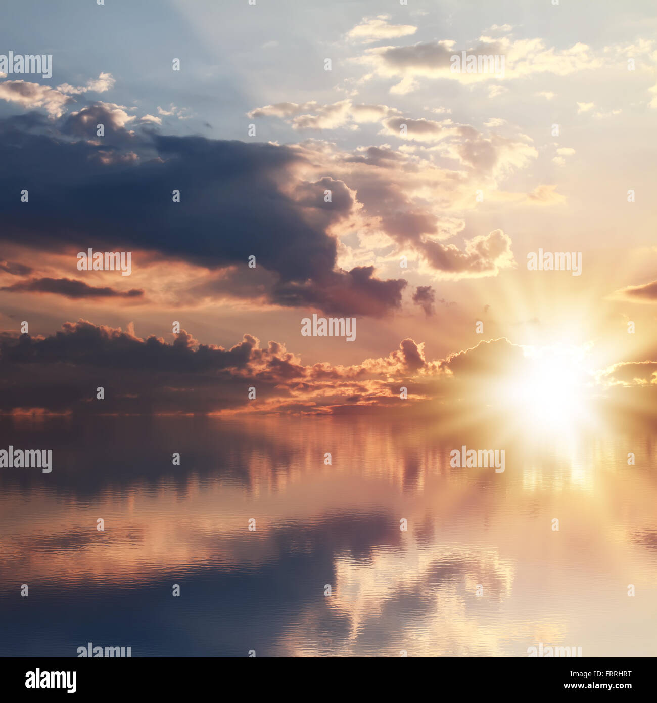 Red sunset by the sea hi-res stock photography and images - Alamy