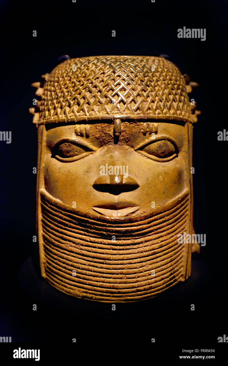 Bronze head benin royal hi-res stock photography and images - Alamy