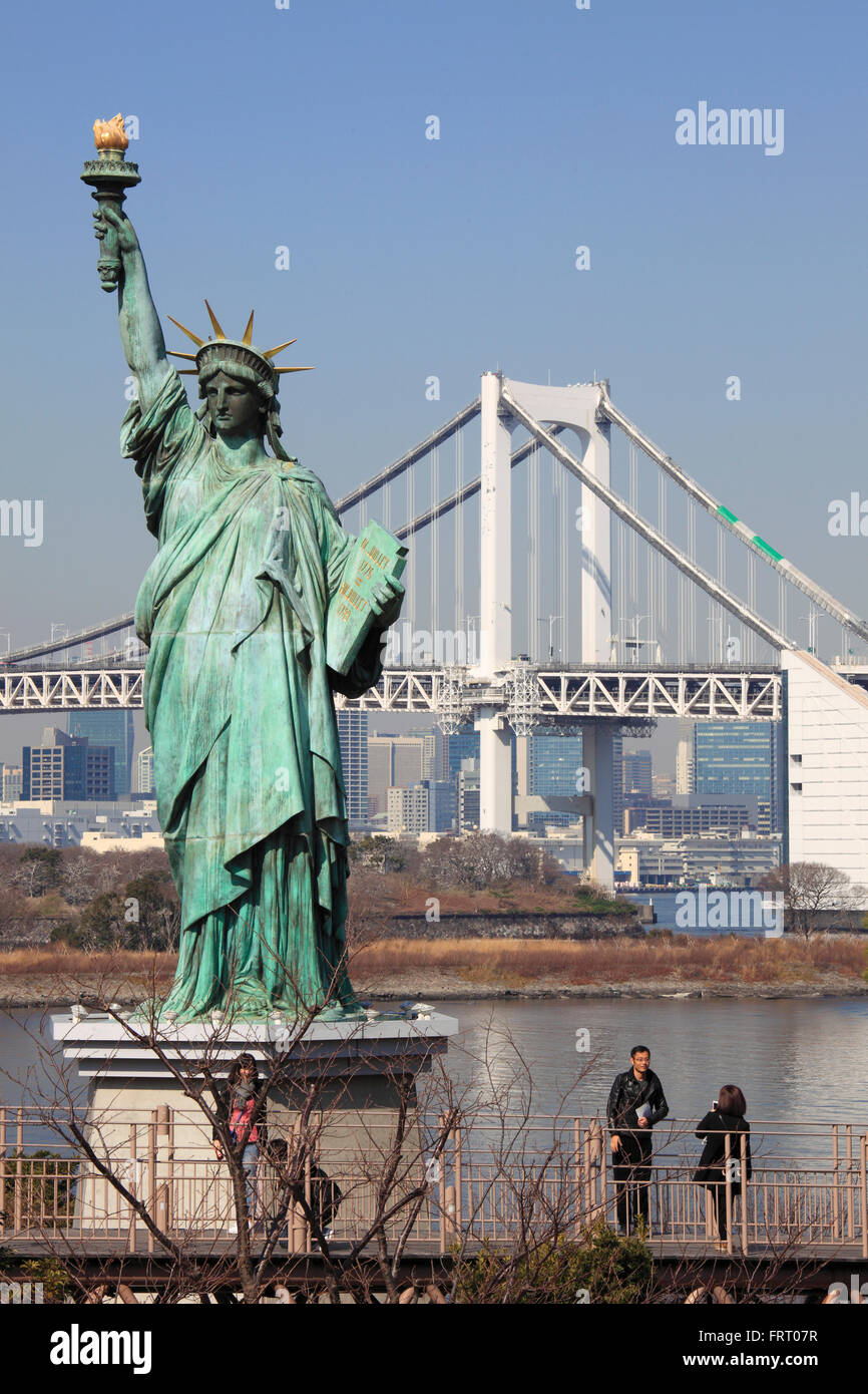 Japan, Tokyo, Odaiba, Rainbow Bridge, Statue of Liberty, people Stock ...