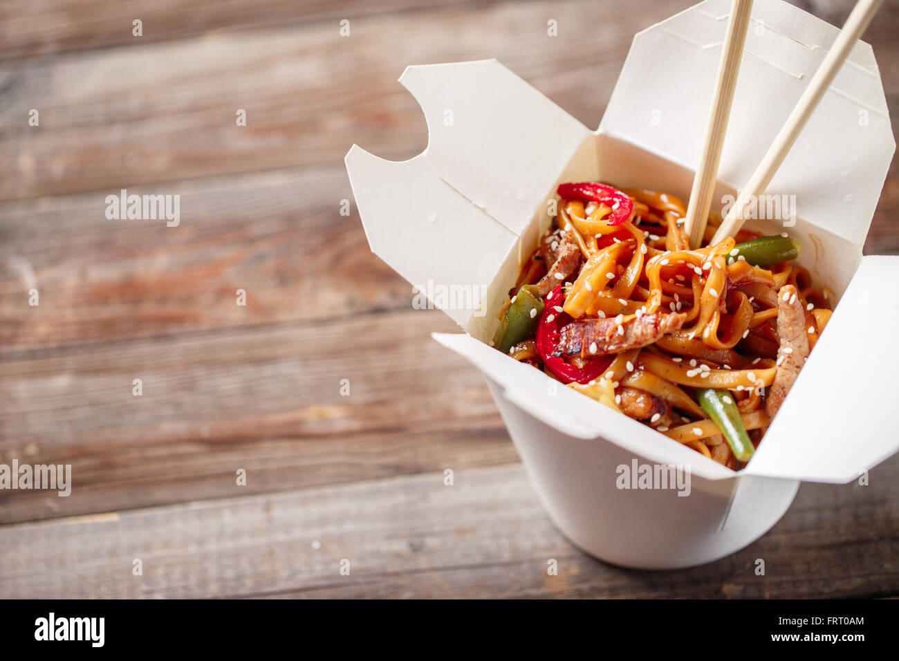 Chinese takeaway box noodles hi-res stock photography and images - Alamy