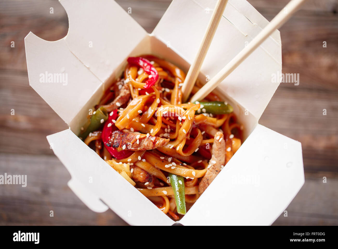 Chinese takeaway box noodles hi-res stock photography and images - Alamy