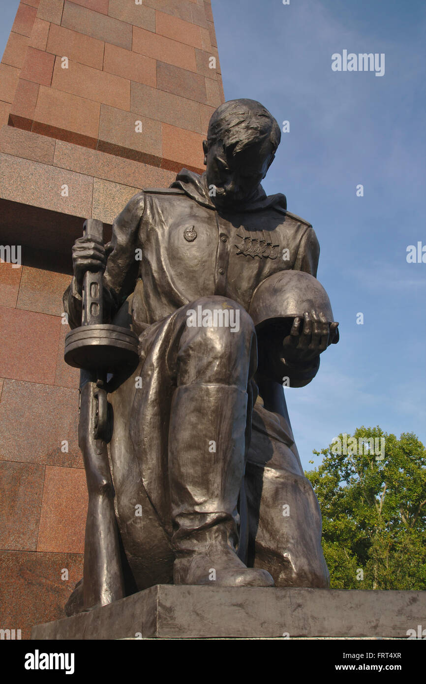 Sowjetisches Ehrenmal (monument for the red army), Germany, Berlin ...