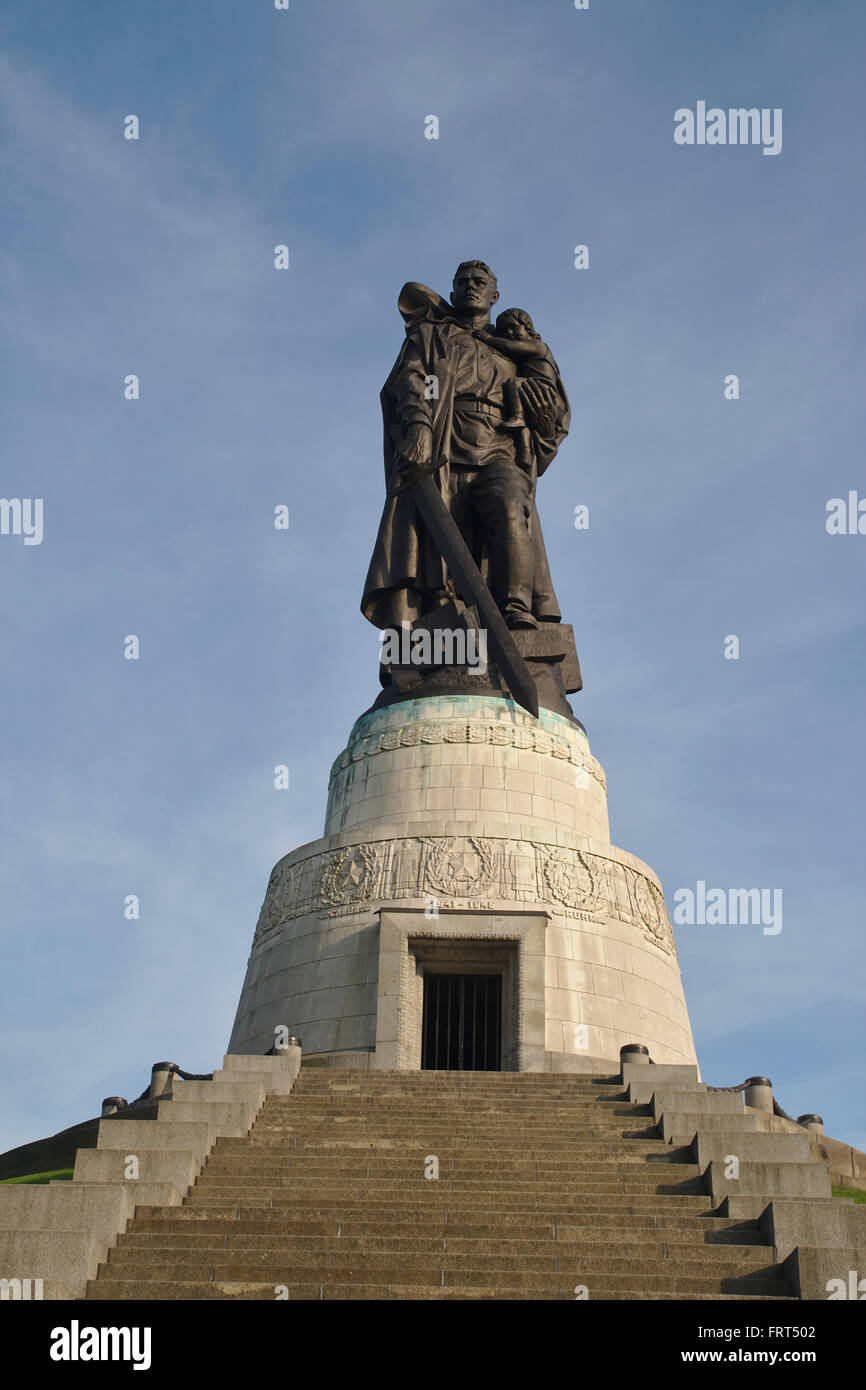 Sowjetisches Ehrenmal (monument for the red army), Germany, Berlin ...