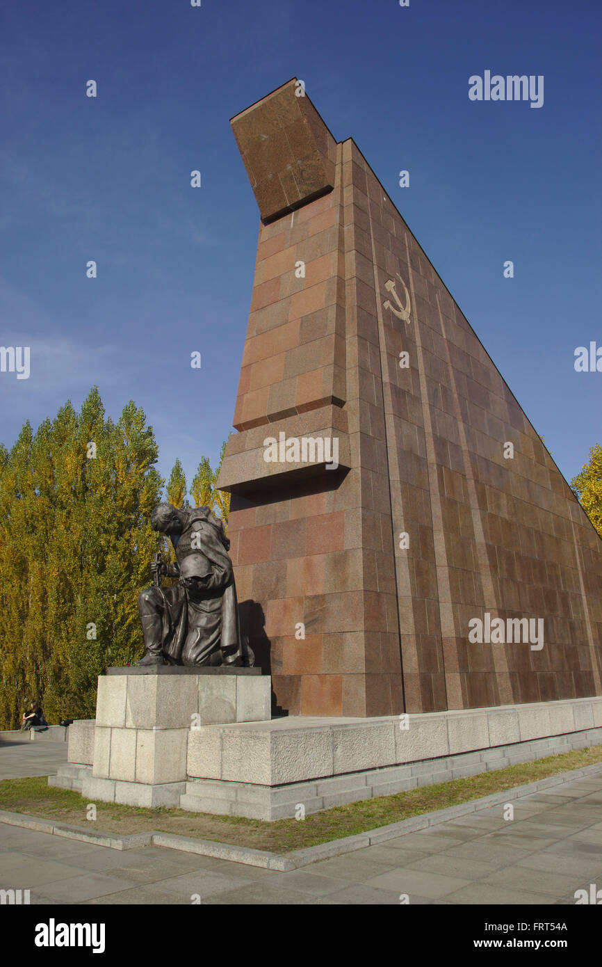 Sowjetisches Ehrenmal (monument for the red army), Germany, Berlin ...