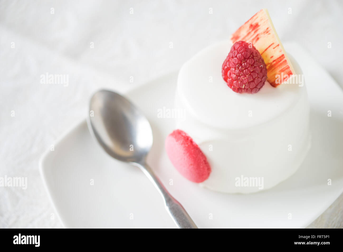 White cake with raspberry horizontal Stock Photo - Alamy