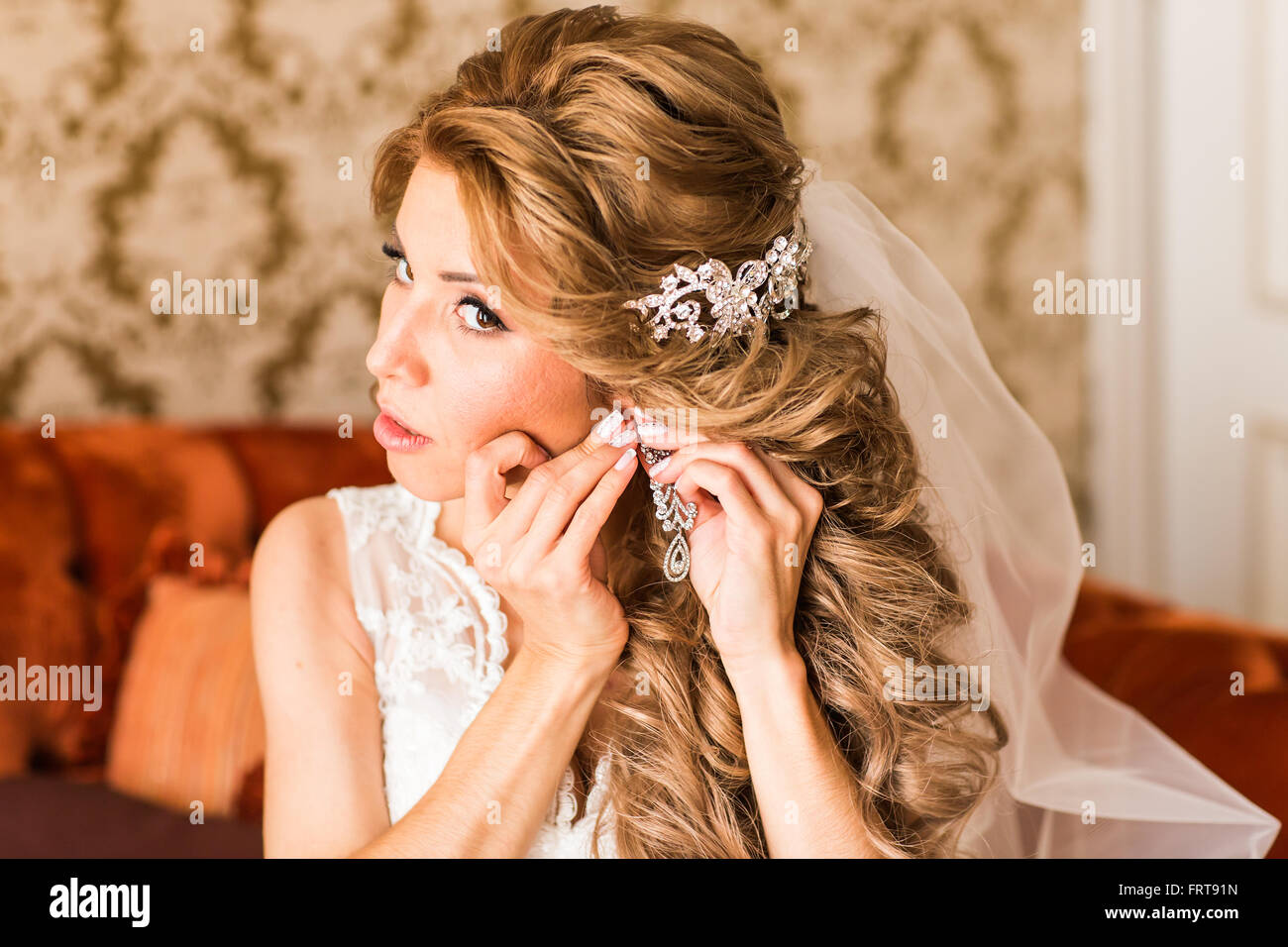 Bride preparing to wedding ceremony Stock Photo - Alamy