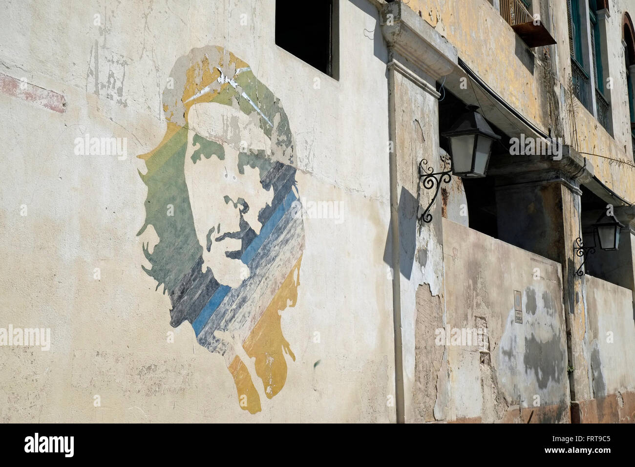 The iconic picture of Che Guevara on the wall of the Terminal Sierra ...