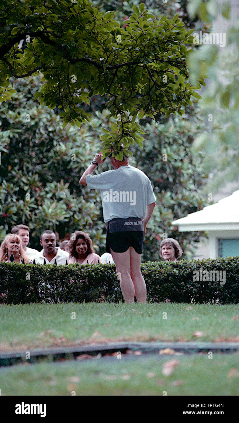 Clinton running secret service hi-res stock photography and images - Alamy