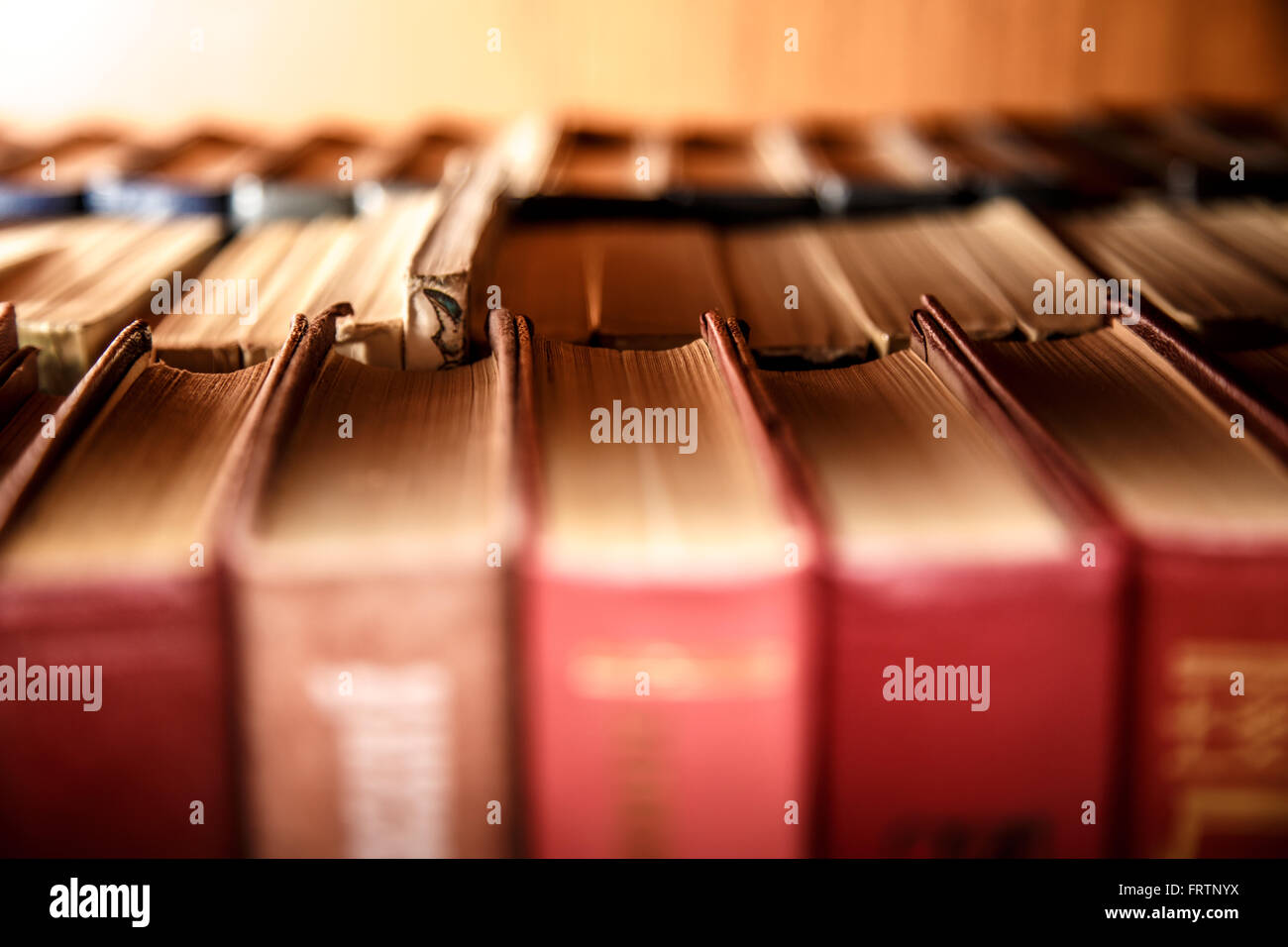 Antique bookcase hi-res stock photography and images - Alamy