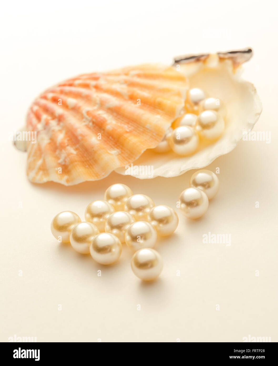 White pearls scattering out of seashell closeup Stock Photo - Alamy