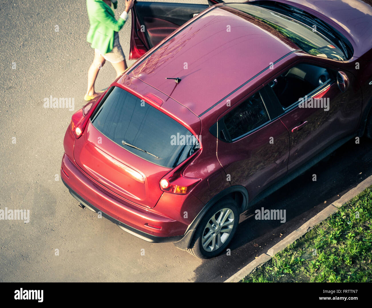 Person opens red car door hi-res stock photography and images - Alamy