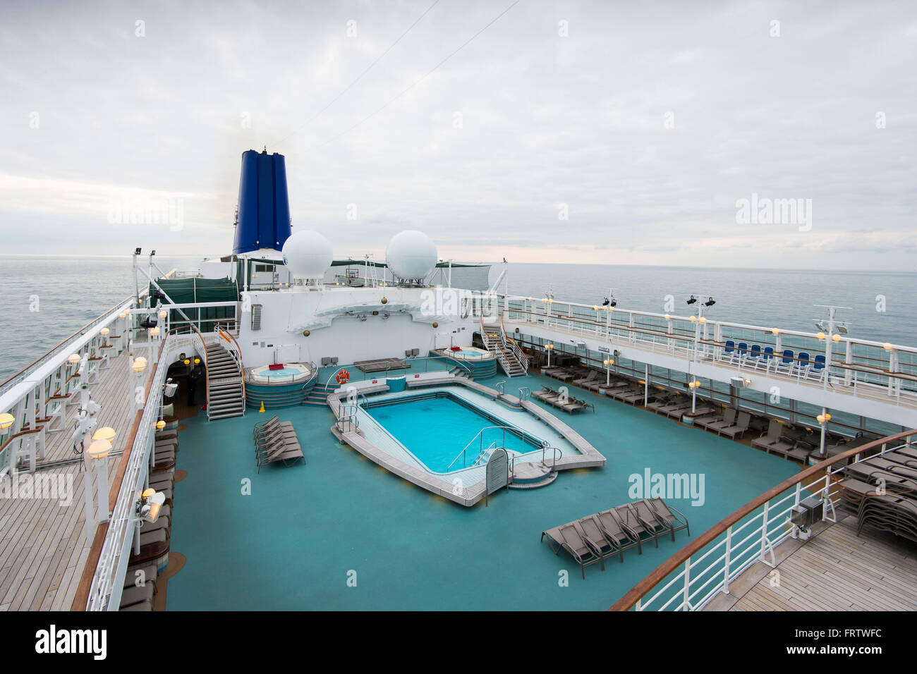 Open deck of P&O's Oriana cruise ship Stock Photo - Alamy