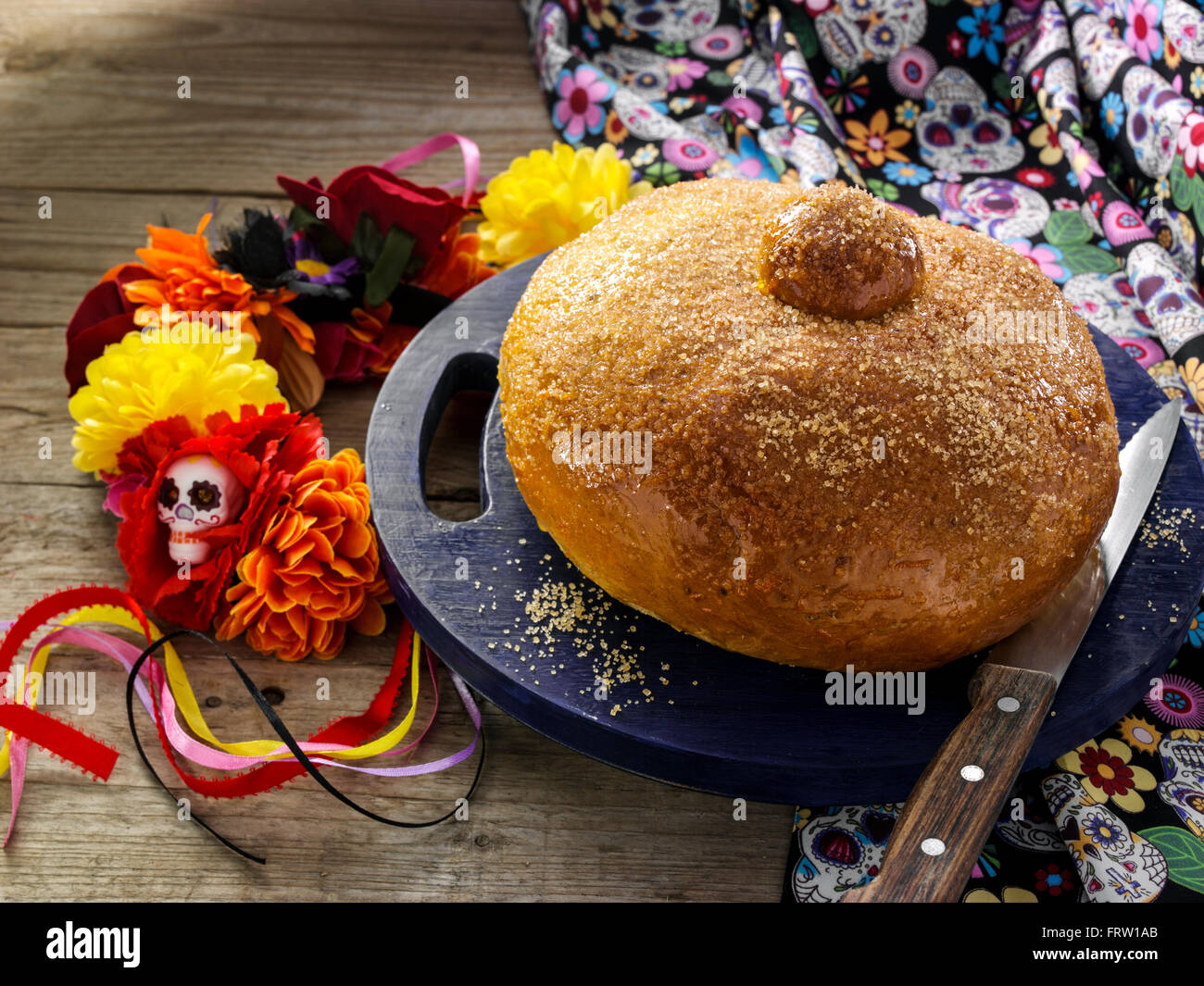 Pan de muerto hi-res stock photography and images - Alamy
