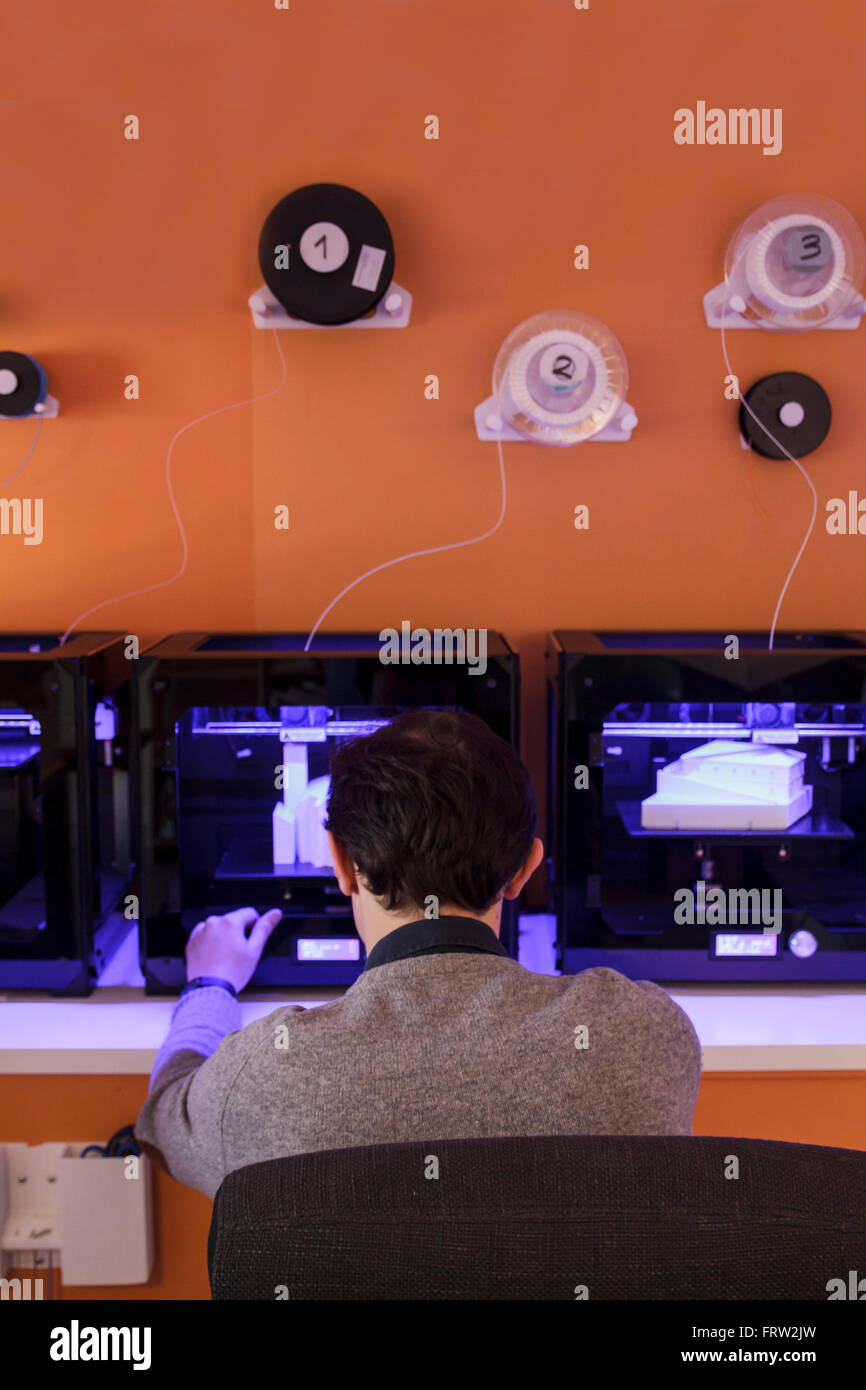 3d printers hi-res stock photography and images - Alamy