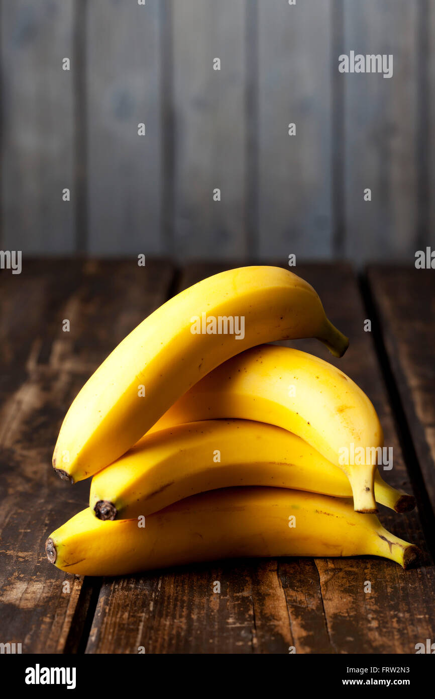 Four bananas hi-res stock photography and images - Alamy