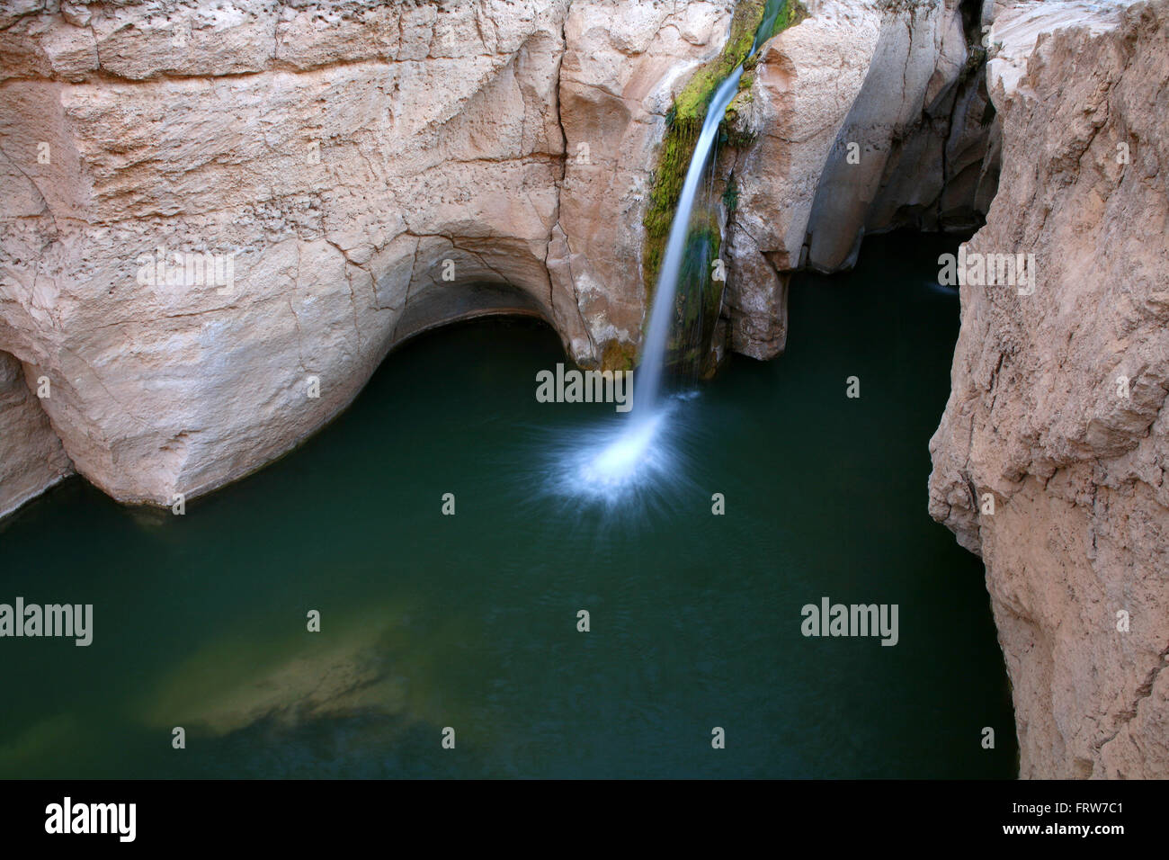 Tunisia, lake with waterfall at Tamerza Stock Photo - Alamy