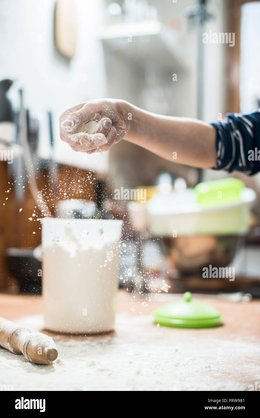 Scattering flour hi-res stock photography and images - Alamy