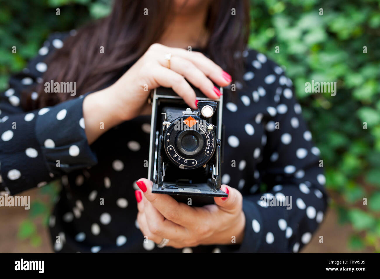 Hands of woman holding vintage camera Stock Photo - Alamy