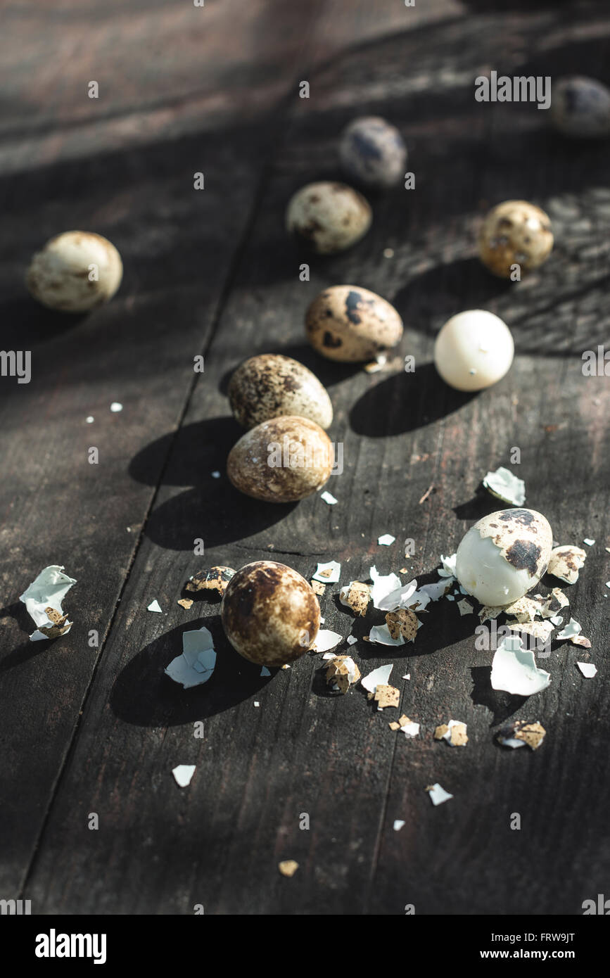 Whole and broken quail eggs on dark wood Stock Photo - Alamy