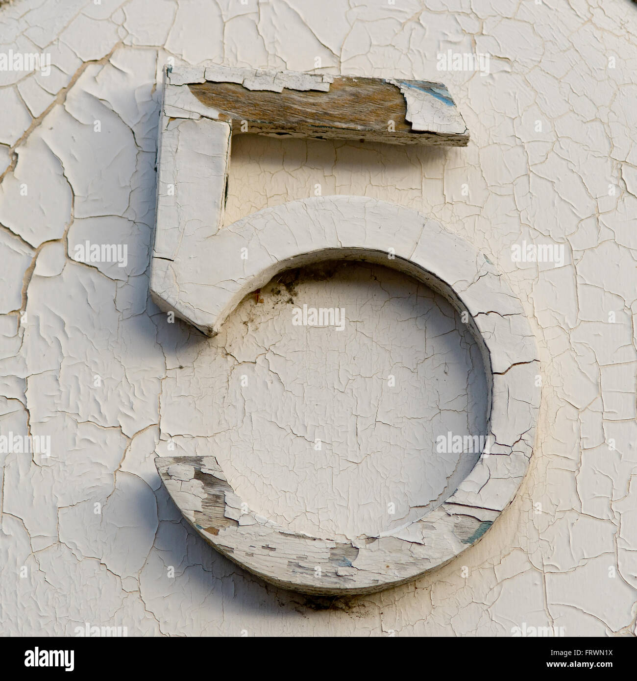House number 5 sign on wall with cracked paint Stock Photo - Alamy
