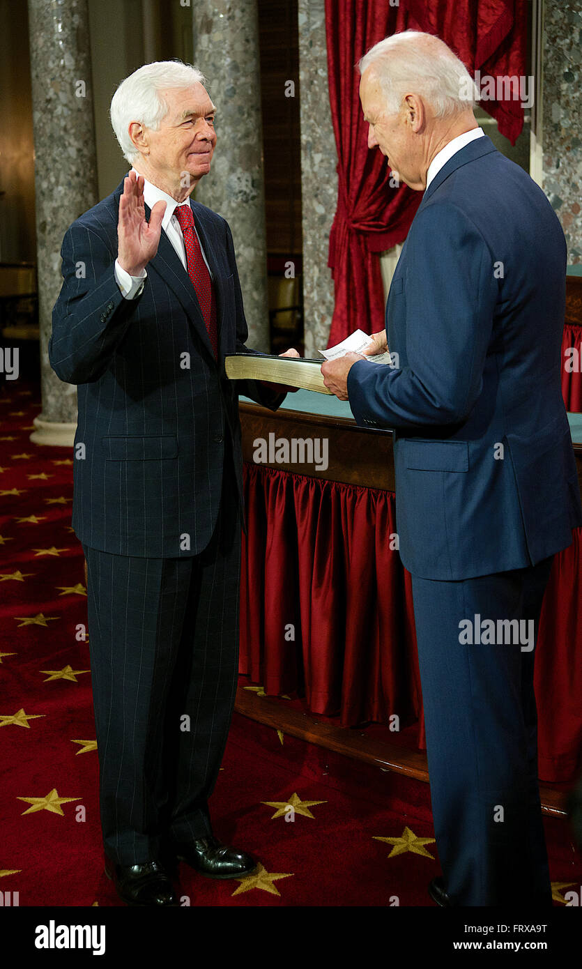 114th congress sworn in hi-res stock photography and images - Alamy
