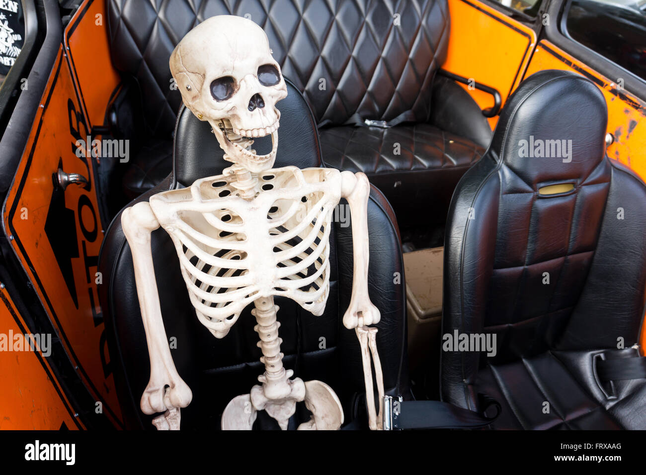Car skeleton hi-res stock photography and images - Alamy